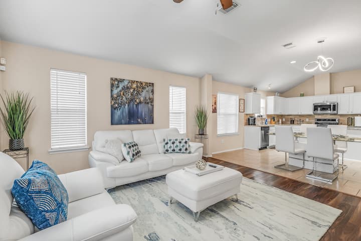 Modern 3br W/ Office, Games, Patio & Ev Charger - Spring, TX