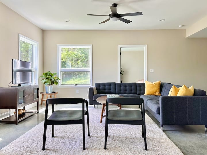The Barebridge Suite ~ A Modern Mountain Retreat - Weaverville, NC