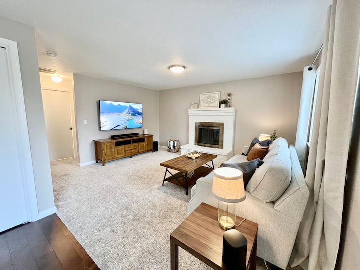 Corner Terrace | Private Yard | Pet Friendly! - Beaverton, OR