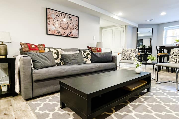 Your Home In Roscoe Village - Chicago, IL