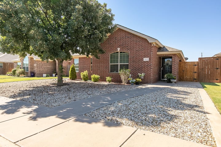 Tucked Away In Southwest Lbk *Pet Friendly *Garage - Lubbock, TX