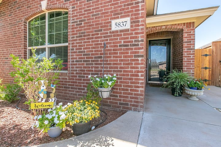 Tucked Away In Southwest Lbk *Pet Friendly *Garage - Lubbock, TX