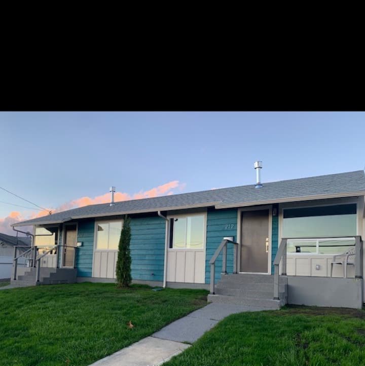 Cute And Cozy 2 Bedroom Property With Fireplace. - Bremerton, WA