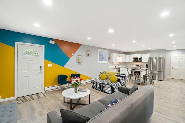 Admiral, 6 Br, Sleep 16 In Providence With Parking - Providence, RI