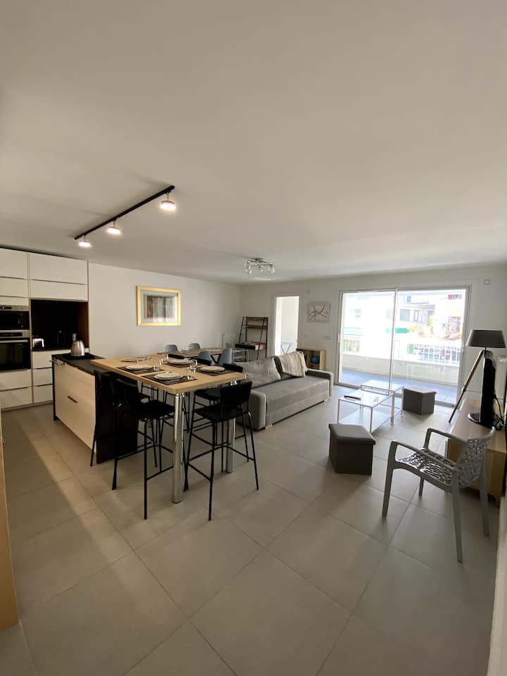 Fantastique Appartement De 100m2 En Plein Centre - Annecy-le-Vieux