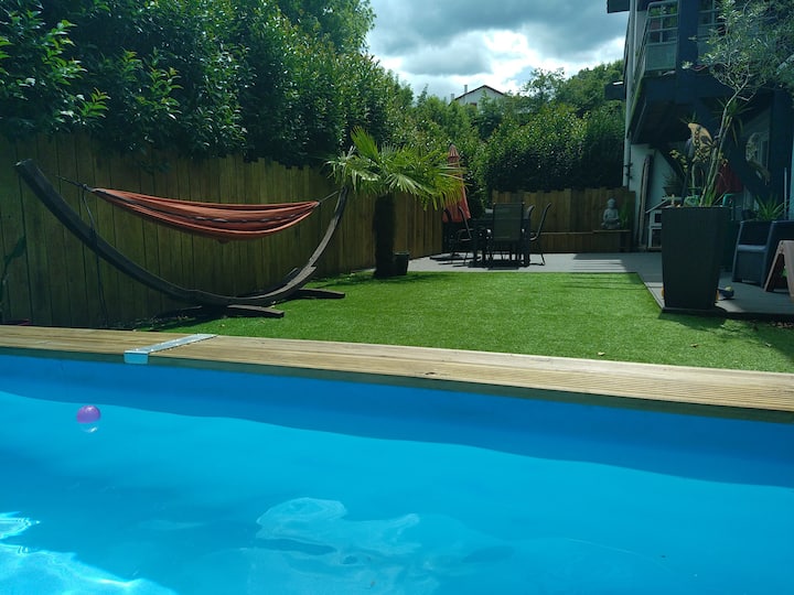 Appartement Avec Terrasse, Petit Jardin Et Piscine - Espelette