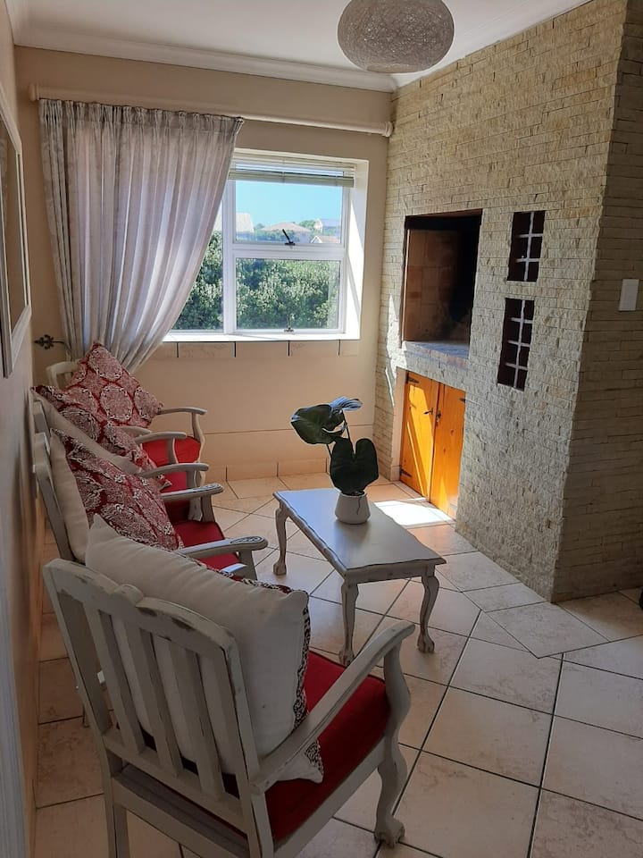 Warm And Cozy Central Located 2 Bedroom - Still Bay