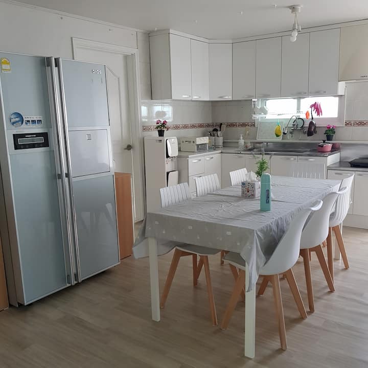 [Hongdae] Private Room (#6) In Female Share-house - Corea del Sur