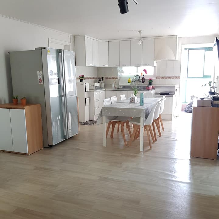 [Hongdae] Private Room (#4) In Female Share-house - Seoul