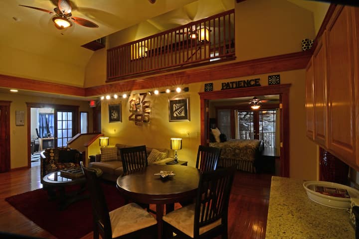 The Apartment In Briarwood Lodge - Eureka Springs, AR