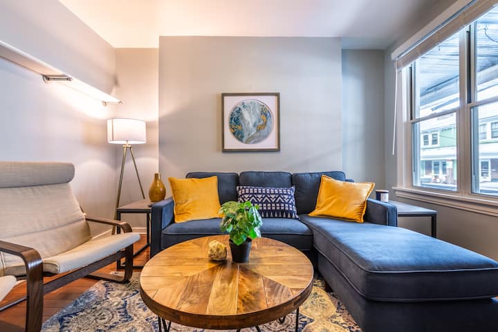 Charming Lawrenceville Rowhome - Pittsburgh, PA