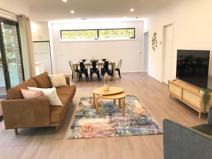 300 Mtrs To Town Centre - Modern 3 Bedroom Home - Daylesford
