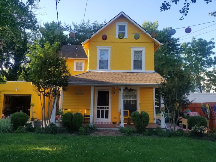 Cheerful 2 Bedroom Home W/ Charming Private Garden - Asbury Park, NJ