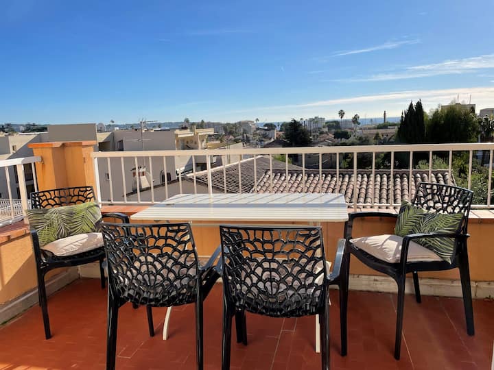 T2 Proche Plages Parking  Terrasse Climatisation - Vallauris