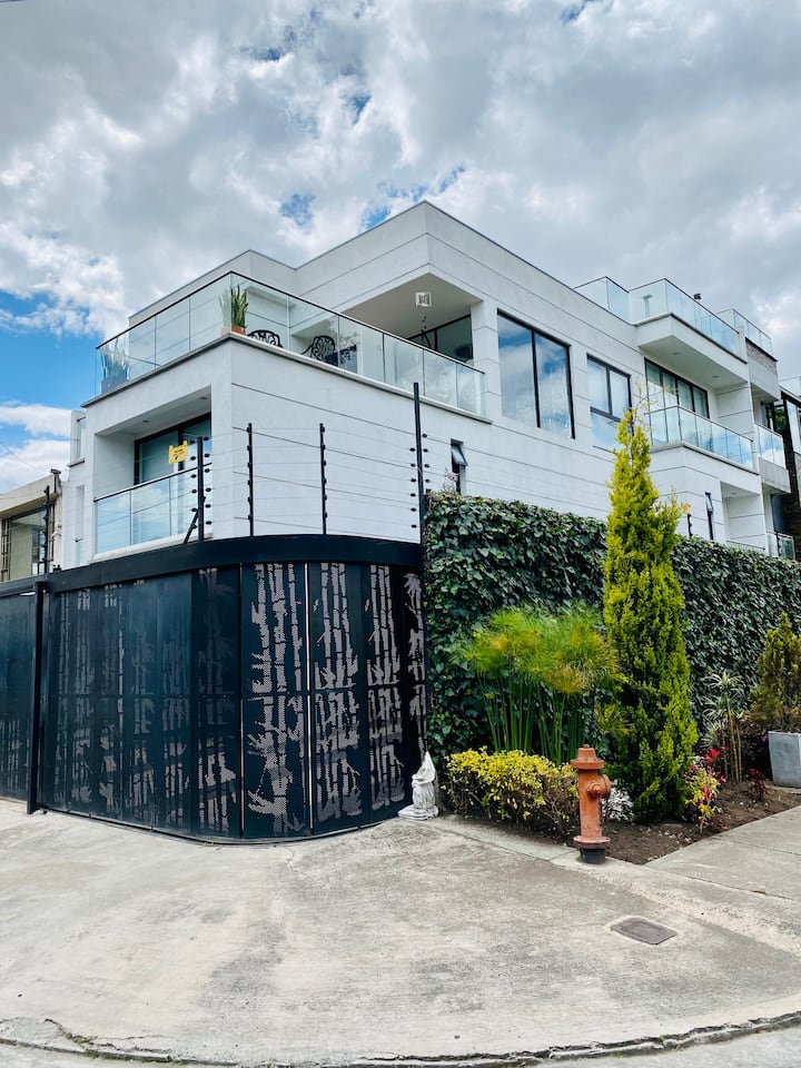 Private Modern Luxury Villa,  Jacuzzi ,5 Bedrooms - Bogotá