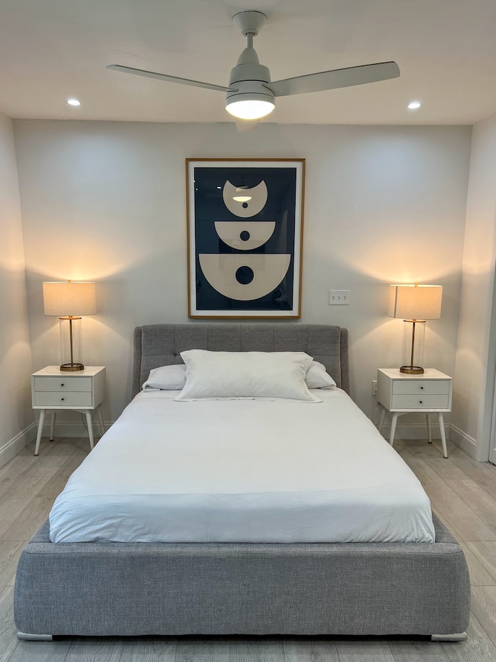 Modern Mimo Studio Near Design District + Parking - Miami, FL