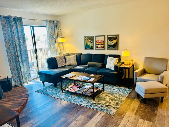 Modern 1-bedroom Condo - Los Alamos, NM