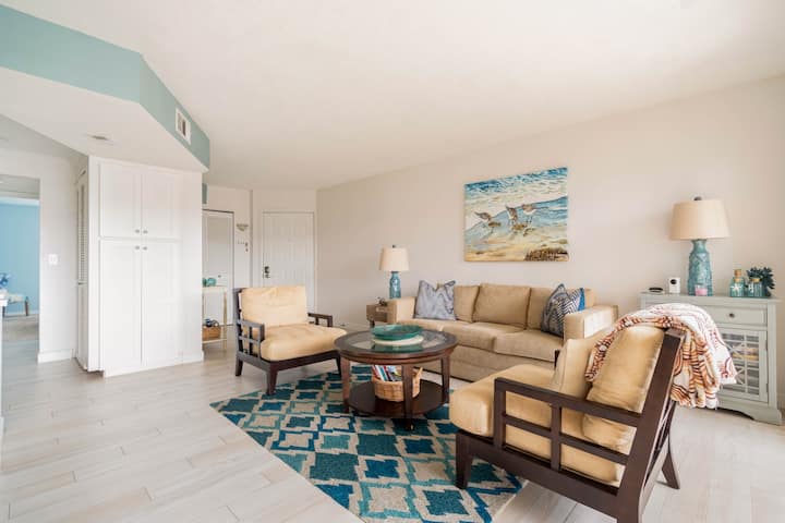 Top Floor Condo Near Beach - Juno Beach, FL