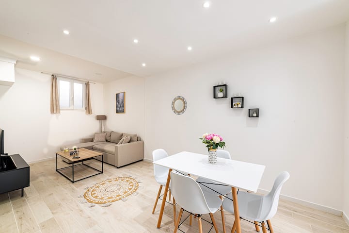 Train Station - 2 Pièces 55m² En Entre-sol. - Menton