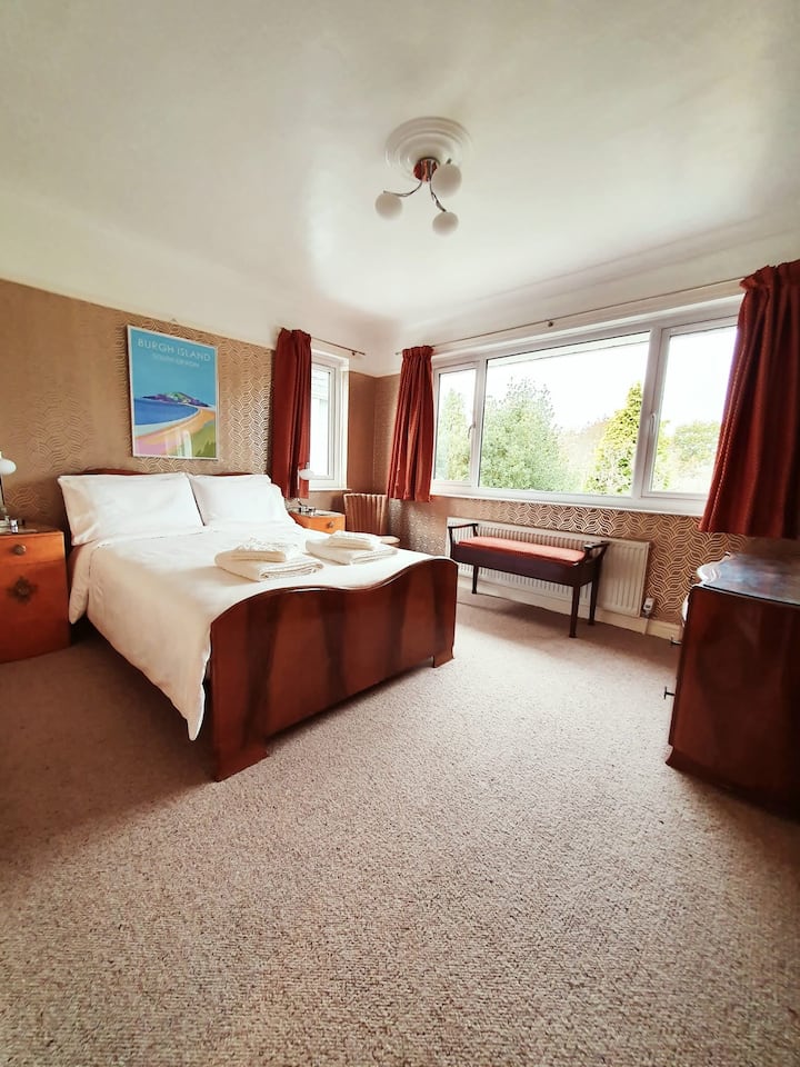 Spacious Family Suite With Full Ensuite Bathroom - Lustleigh