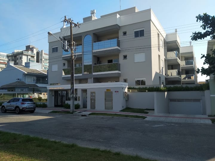 Apartamento No Centro De Palmas, 250 M Da Praia. - 