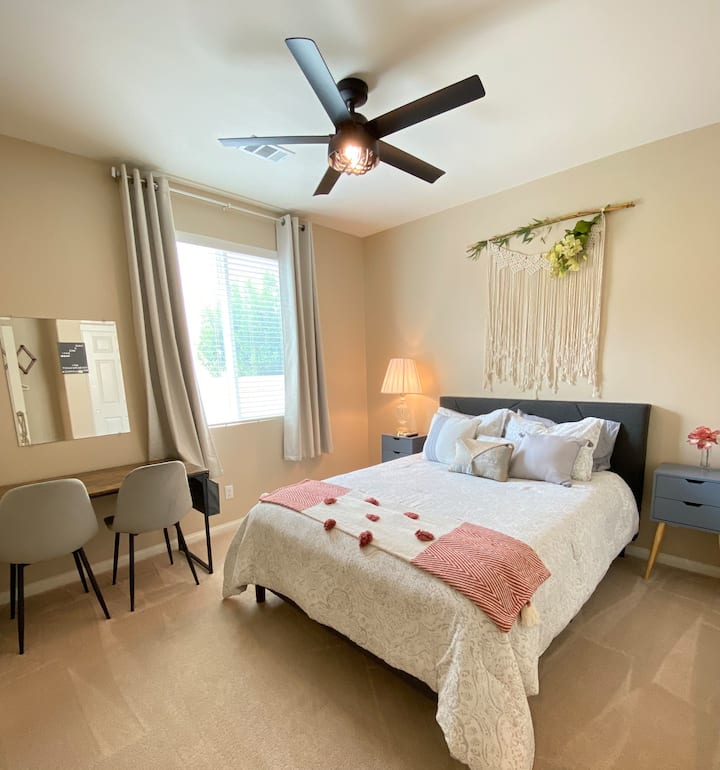 Cozy Private Room W/ Private Bathroom & Entrance - Murrieta, CA