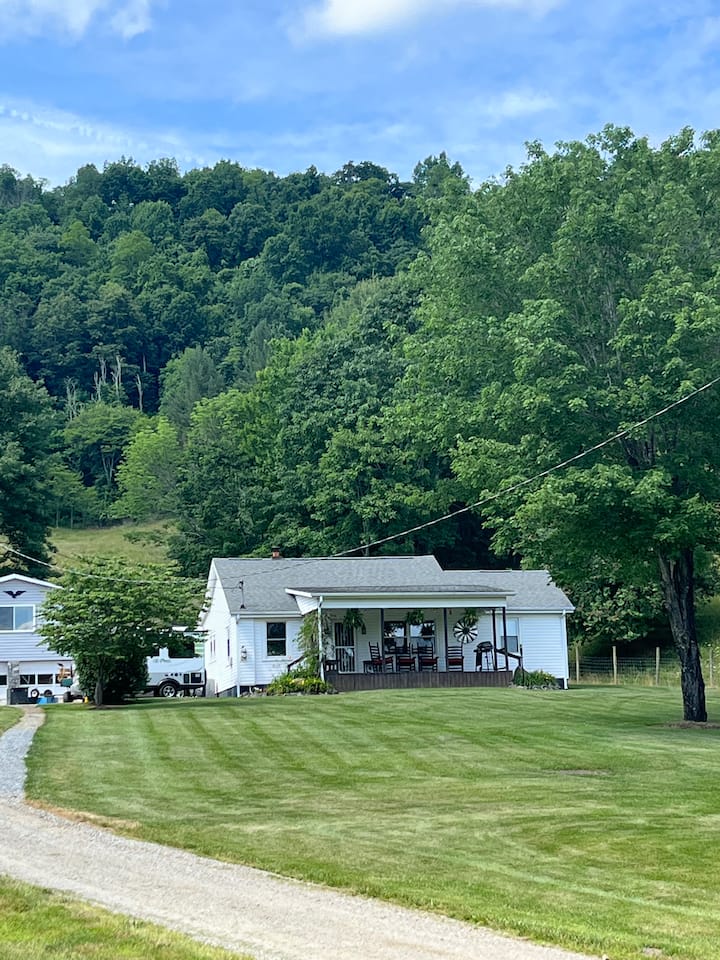 Grassy Creek Mountain Home - Lansing, NC