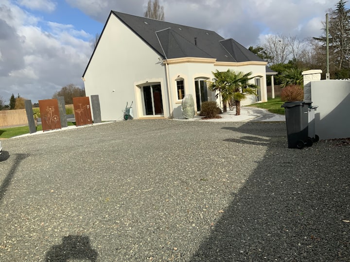 Villa Au Pied Du Circuit - Piscine, Grand Parking - Arnage