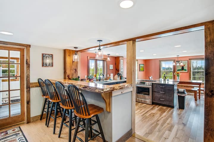 House On The Hill-4 Br, Sleeps 9-sunapee Region - Bradford, NH