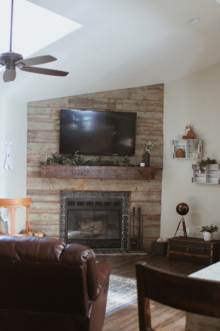 Spacious Snow Cabin / Pet Friendly / Family - Big Bear, CA