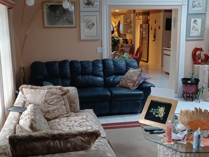 Charming 3 Bedroom Home With 1 Bath And 2 Patios - Palm Coast