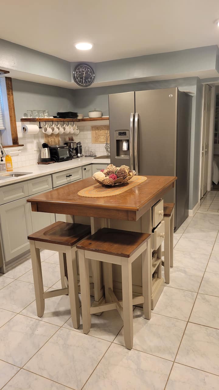 Cozy Apartment, Minutes From Si Ferry - Staten Island, NY