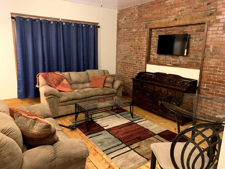 Renovated Victorian 1 Bedroom Apt /Private Parking - Utica, NY