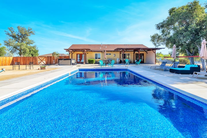 King Beds + Hot Tub • Cozy Wine Getaway - 아타스카데로