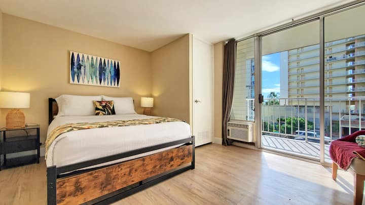 Twp 406 1 Bedroom Apt. W/kitchen, Queen, Sofabed - Honolulu, HI