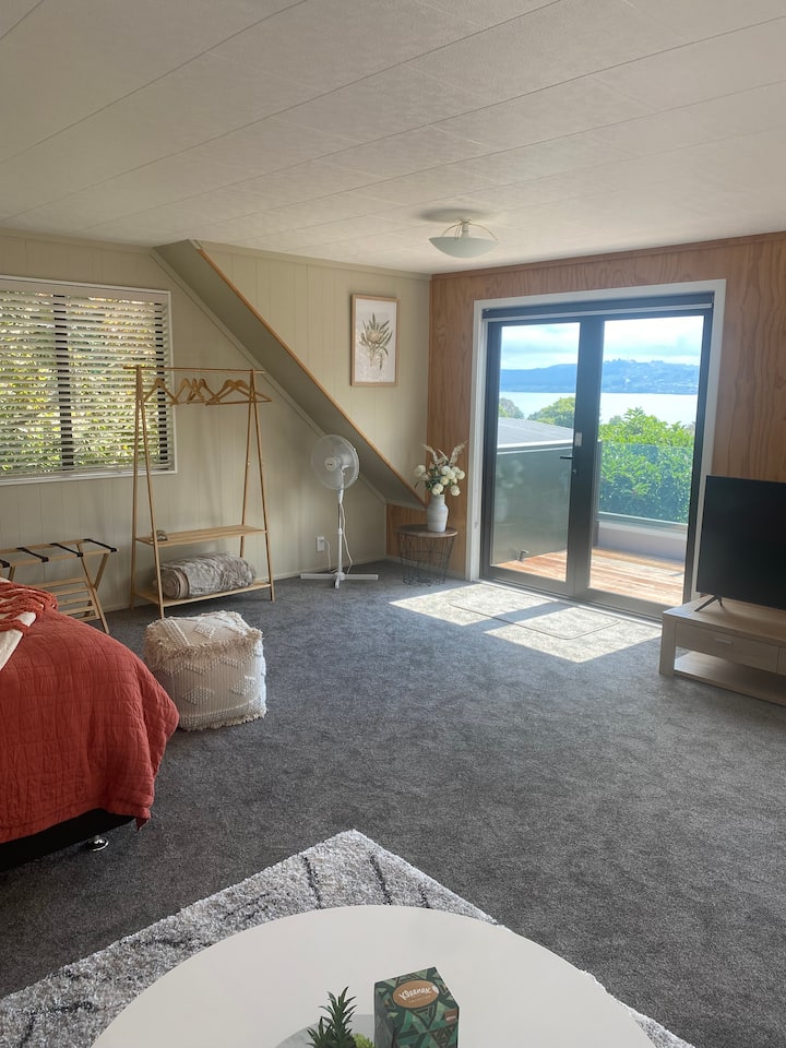Idyllic Getaway - With Great Views Of Lake Taupo - Taupō