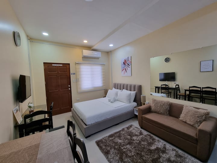 R&b Transient Room #2 (Daisy) W/private Bathroom - Legazpi City