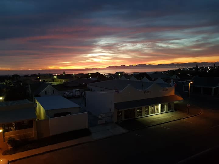 Two Bedroom Rooftop Apartment With Amazing Seaview - Gansbaai