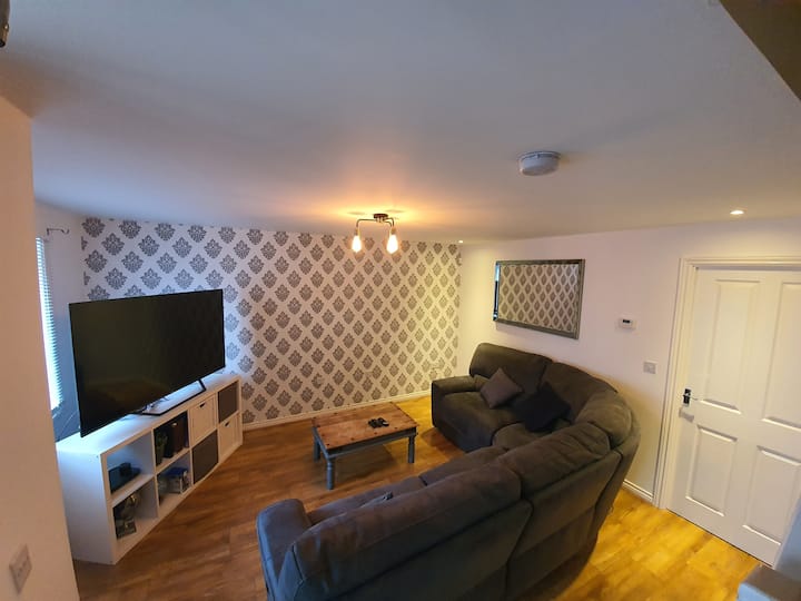 3 Bedroom Semi-detached Close To Racecourse - Tewkesbury
