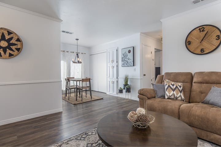 Yellow City Retreat Near Hospitals, Dining & I-40! - 阿馬裡洛