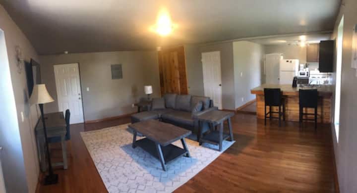 Fully Furnished Top Floor Apartment With Balcony - Prescott