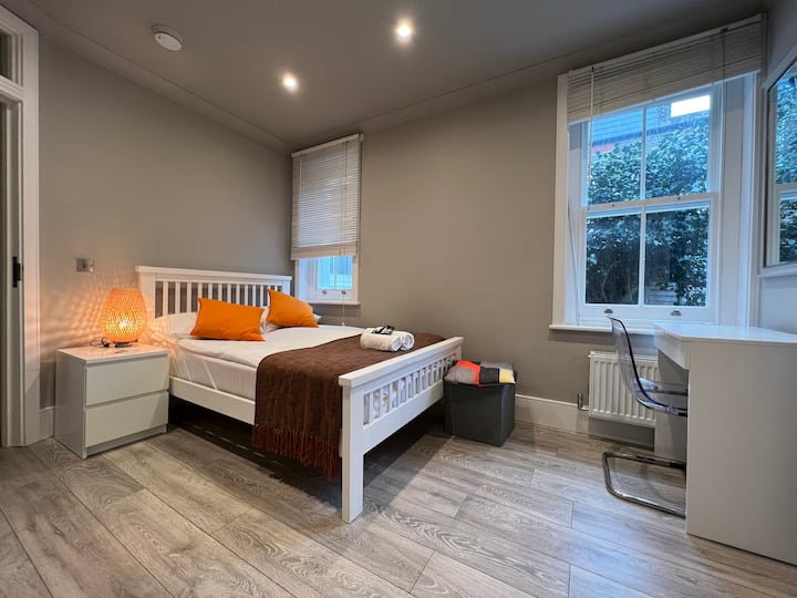 Lovely New Ensuite Room Near Hammersmith - London