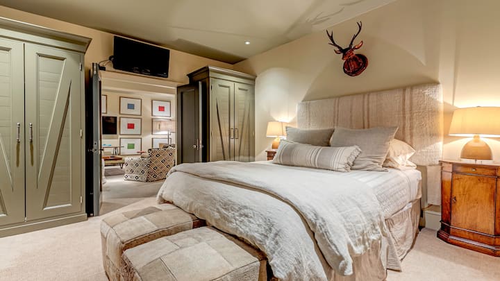6 Bdr-7.5 Bath Stunning Home - Aspen, CO