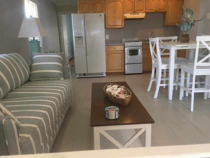Ocean Block 1 Bedroom, 1 Bath, Sleeps 5, Unit #3 - Ocean City Beach, MD