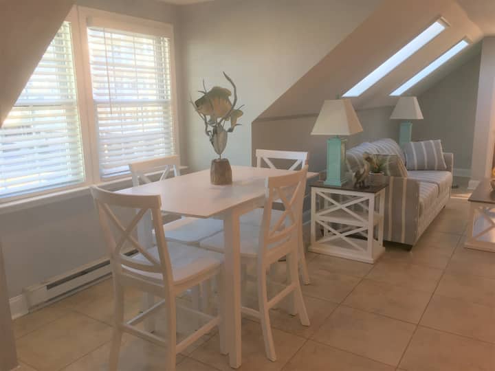 Ocean Block 1 Bedroom, 1 Bath, 3rd Floor Unit #5 - Maryland Beach, MD