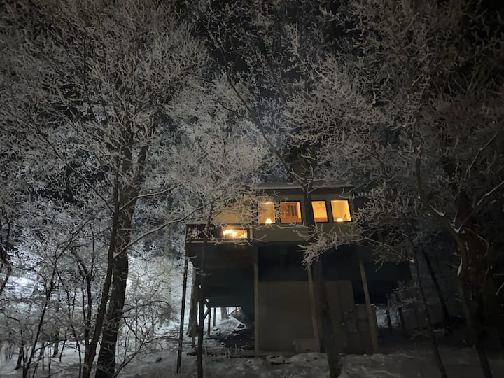 A Warm Mountain Top Home, Steps From The Slopes. - Wintergreen, VA