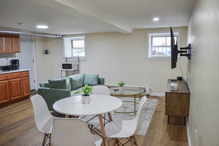 2br Apt W/ Queen Beds, 30 Min Subway To Nyc - Brooklyn, NY