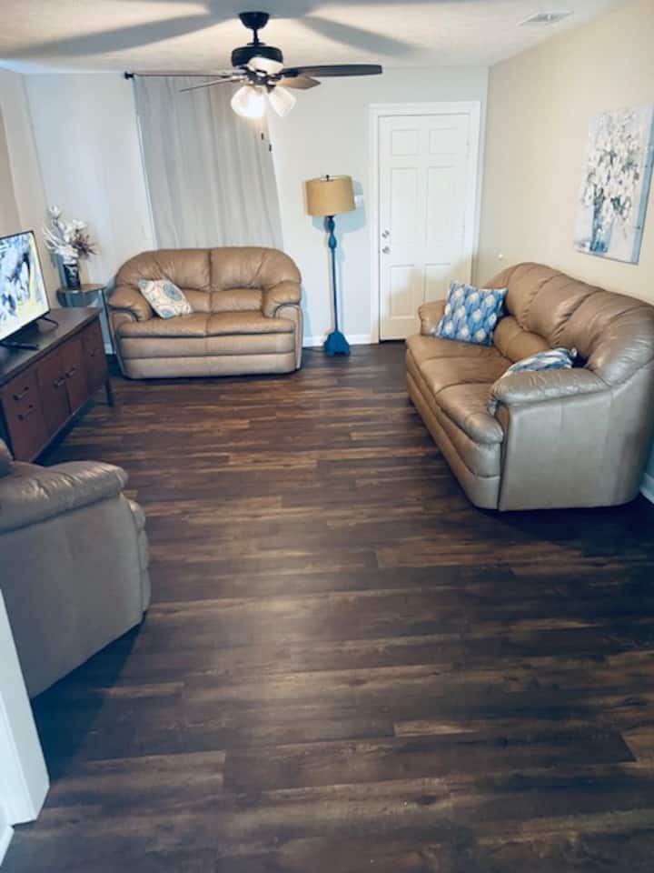 Spacious Private Home- Near Mcneese Ball Fields - Golden Nugget Lake Charles Hotel & Casino