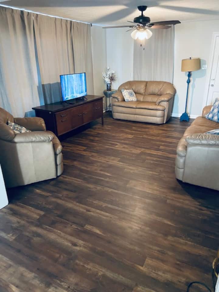 Spacious Private Home- Near Mcneese Ball Fields - Lake Charles, LA