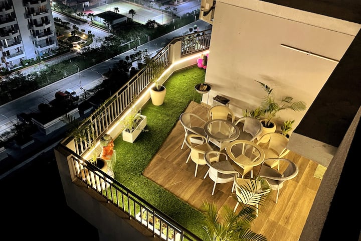 The Grey Beige Penthouse - Manesar